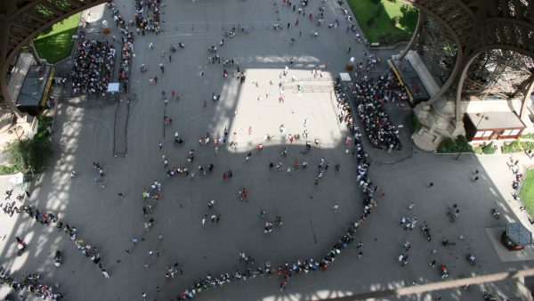 Crowd Simulation with Artificial Intelligence – Amusement Logic