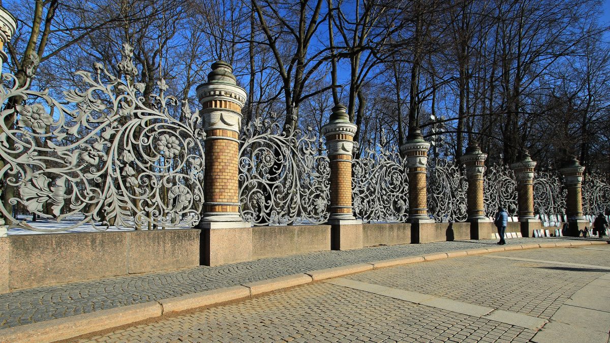 Fencing in water parks and leisure and tourism complexes – Amusement Logic