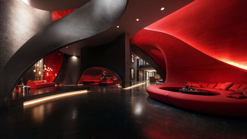 Exaltation, passion, luxury... a bold interior design.