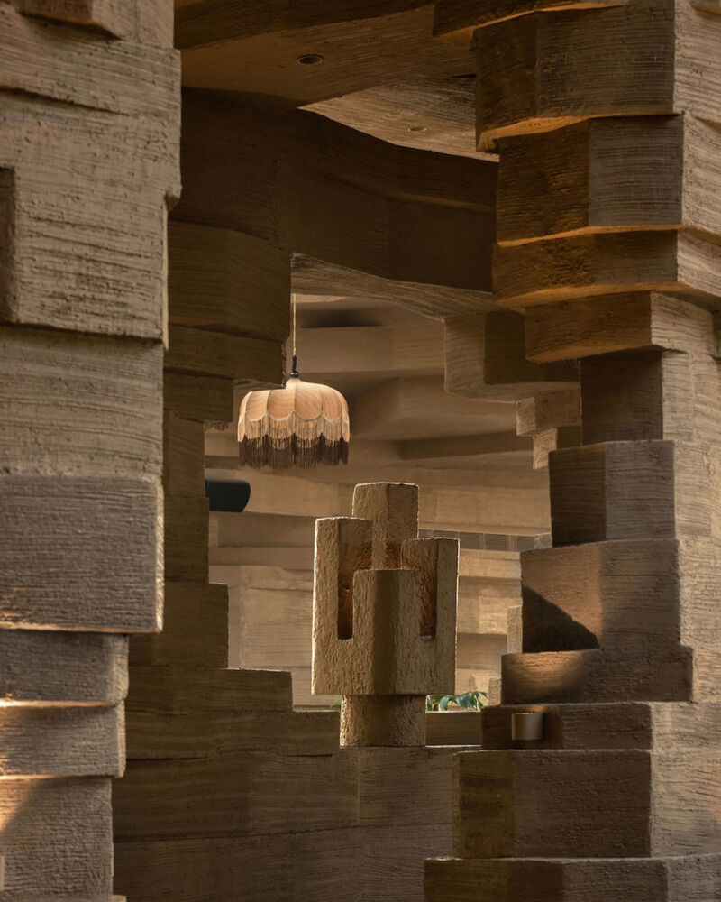 Paradoxical interior design: Mocha Pune Café, India