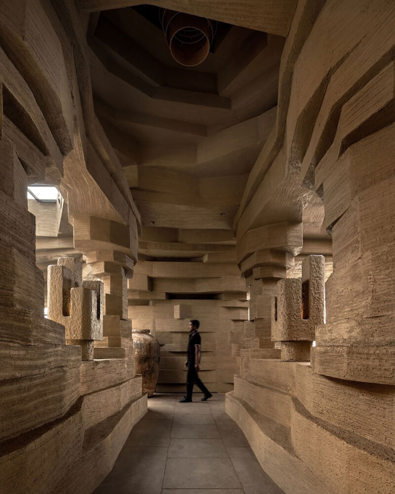 Paradoxical interior design: Mocha Pune Café, India